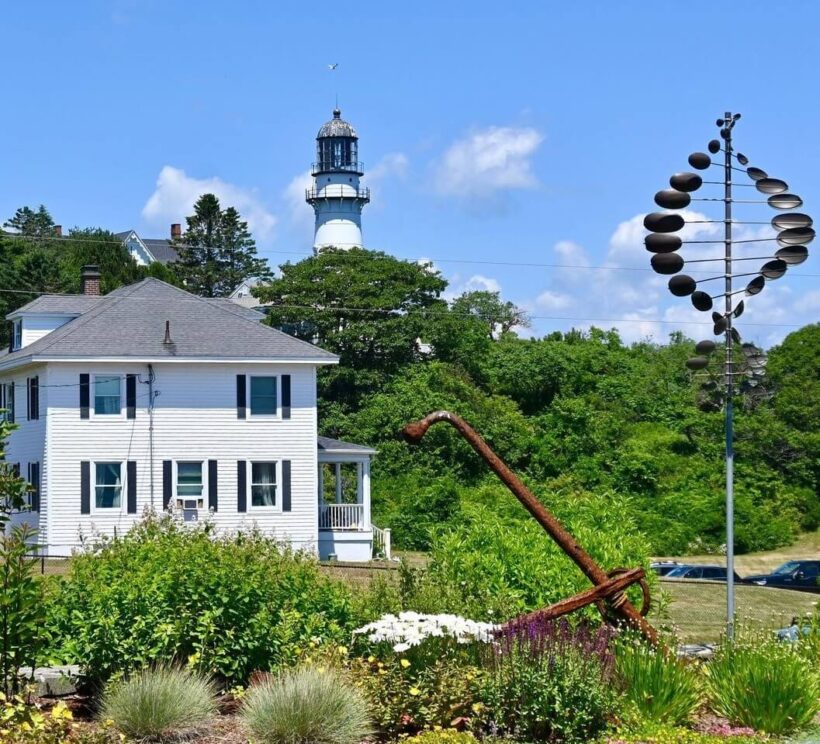 A Complete Guide to Cape Elizabeth Lighthouse (Two Lights) (+ Photos)