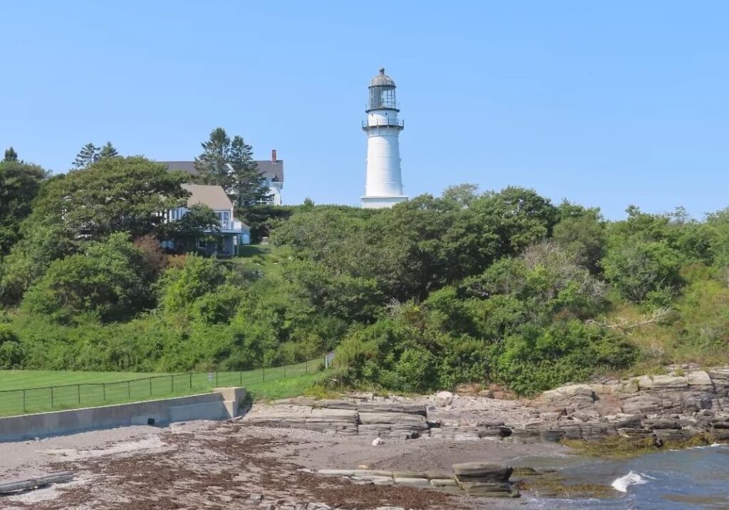 A Complete Guide to Cape Elizabeth Lighthouse (Two Lights) (+ Photos)
