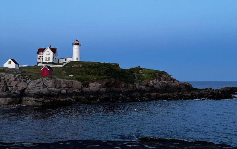 A Complete Guide to Nubble Lighthouse (Cape Neddick Light) + Photos