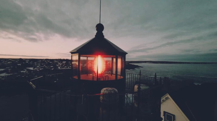 A Complete Guide to Nubble Lighthouse (Cape Neddick Light) + Photos