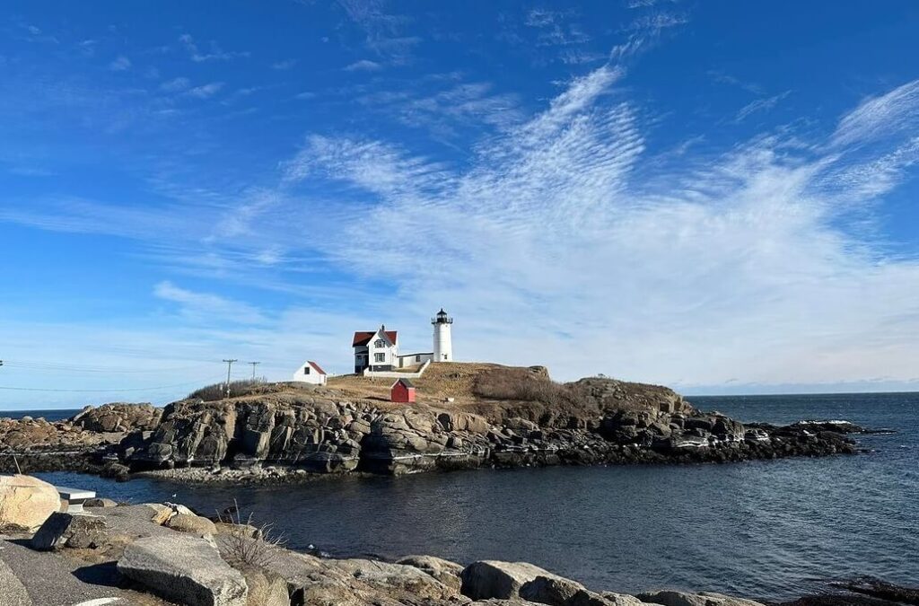 A Complete Guide to Nubble Lighthouse (Cape Neddick Light) + Photos