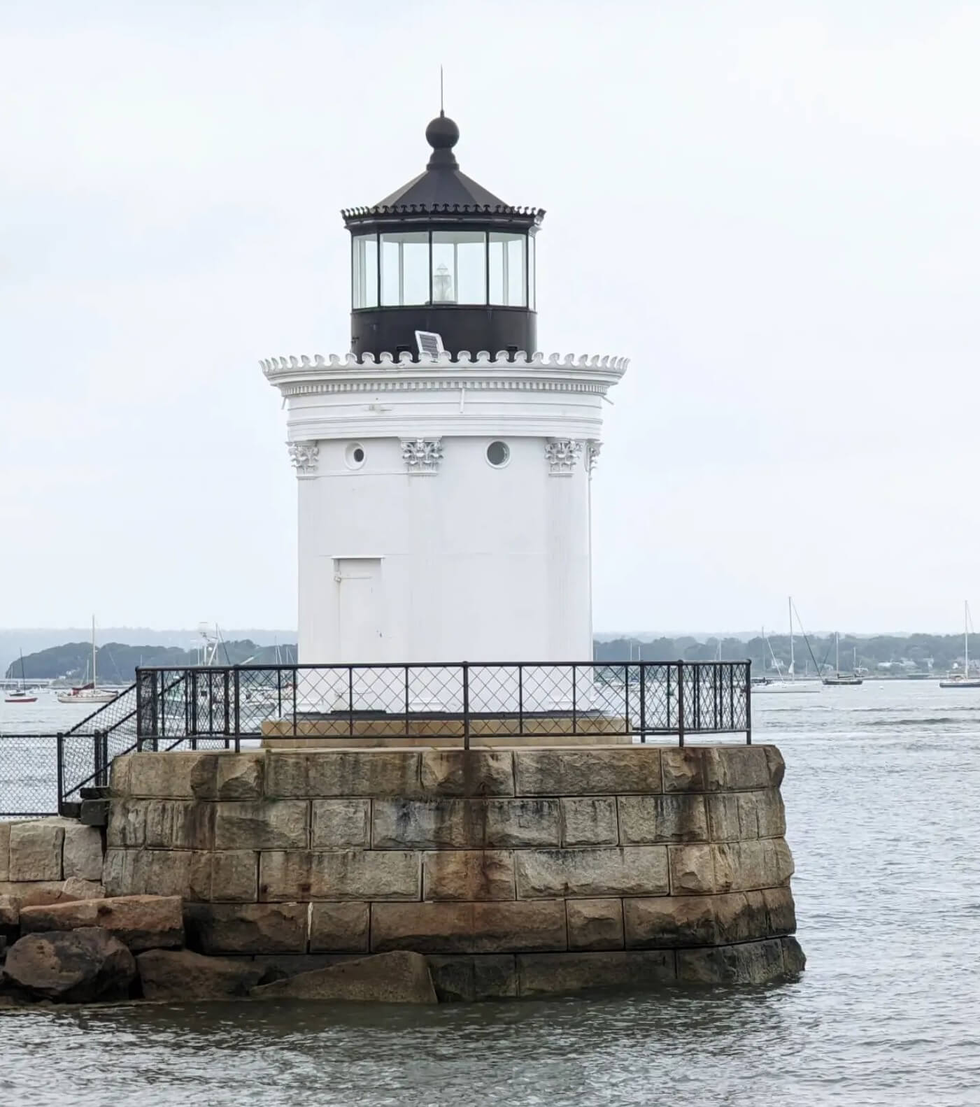 A Complete Guide to Portland Breakwater Light (Bug Light) (+ Photos)